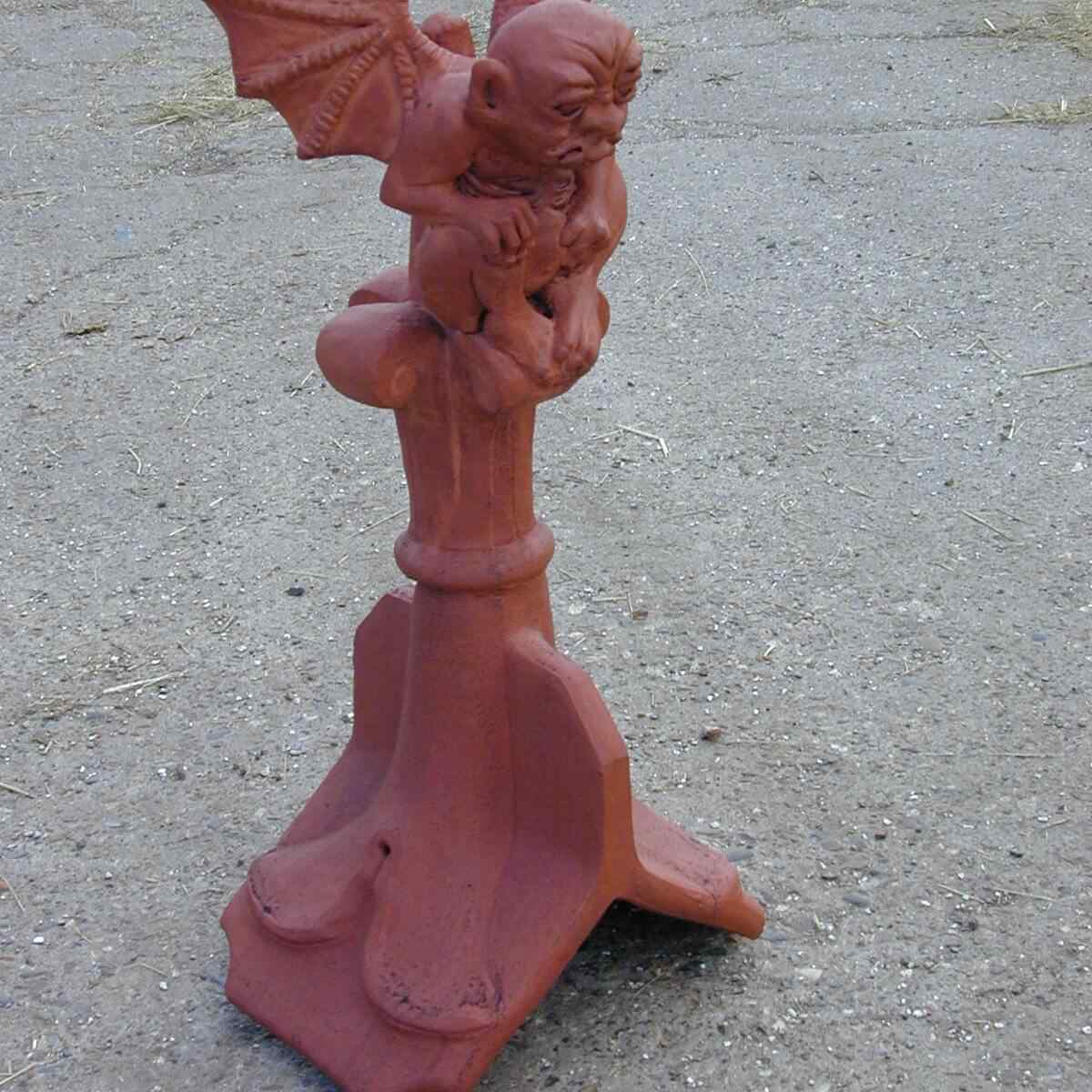 Gargoyles: Poking tongue gable gargoyle